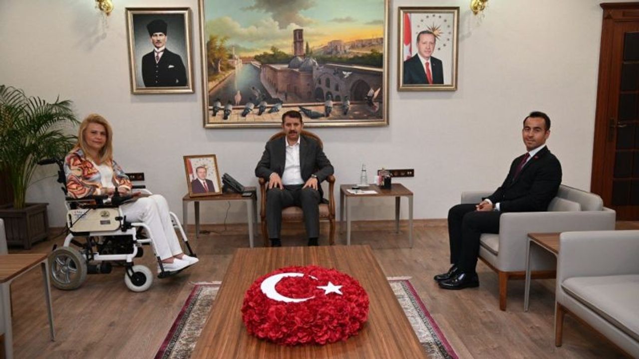 Türkiye gündemine oturan çift Urfa Valisini ziyaret etti - Urfa Haberleri