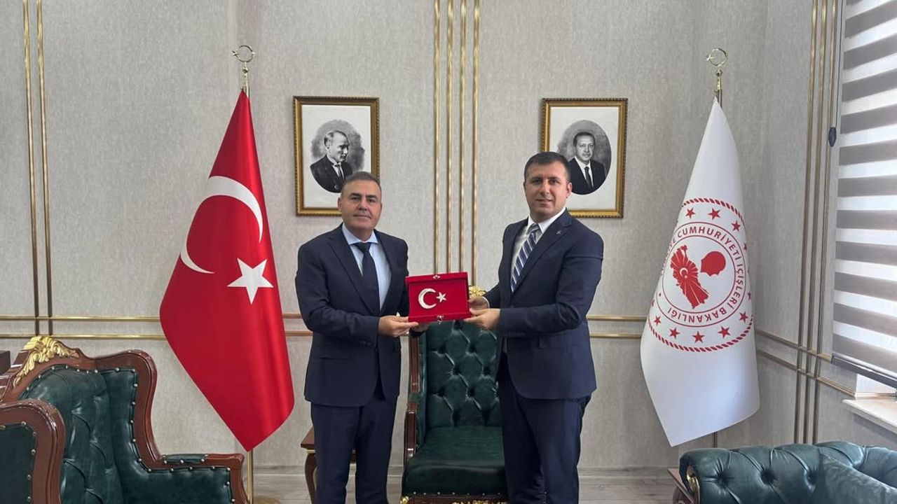 Tuğgeneral Mücahit Avkıran Karaköprü Kaymakamı Orhan Altun’u Makamında ...