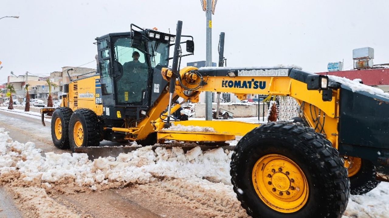 Harran’da Kar Yağışı Hayatı Etkiledi, Belediye Yolları Açtı - Urfa ...