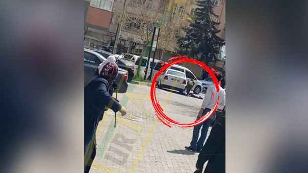 Sokak ortasında öldürülen adamın vurulma anı! - Urfa Haberleri Sokak ortasında öldürülen adamın vurulma anı! - Urfa Haberleri