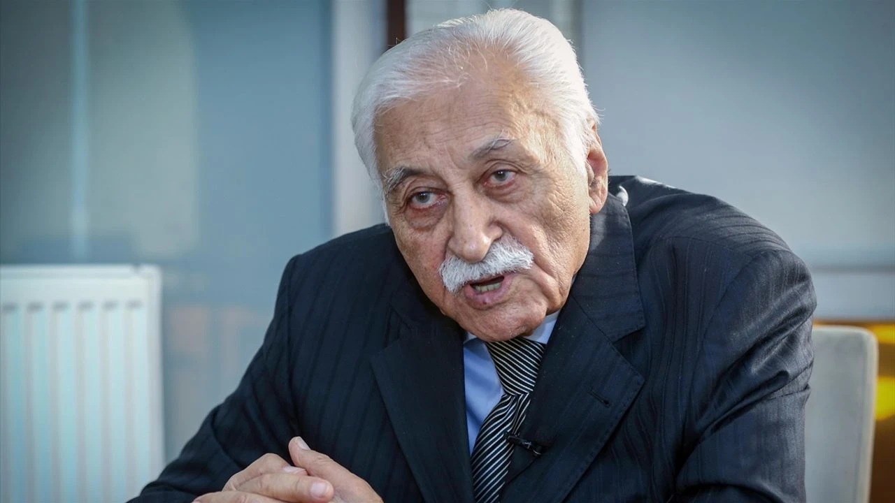 Yavuz Bülent Bakiler Kimdir, Nereli, Kaç Yaşında Vefat Etti? Yazarın ...