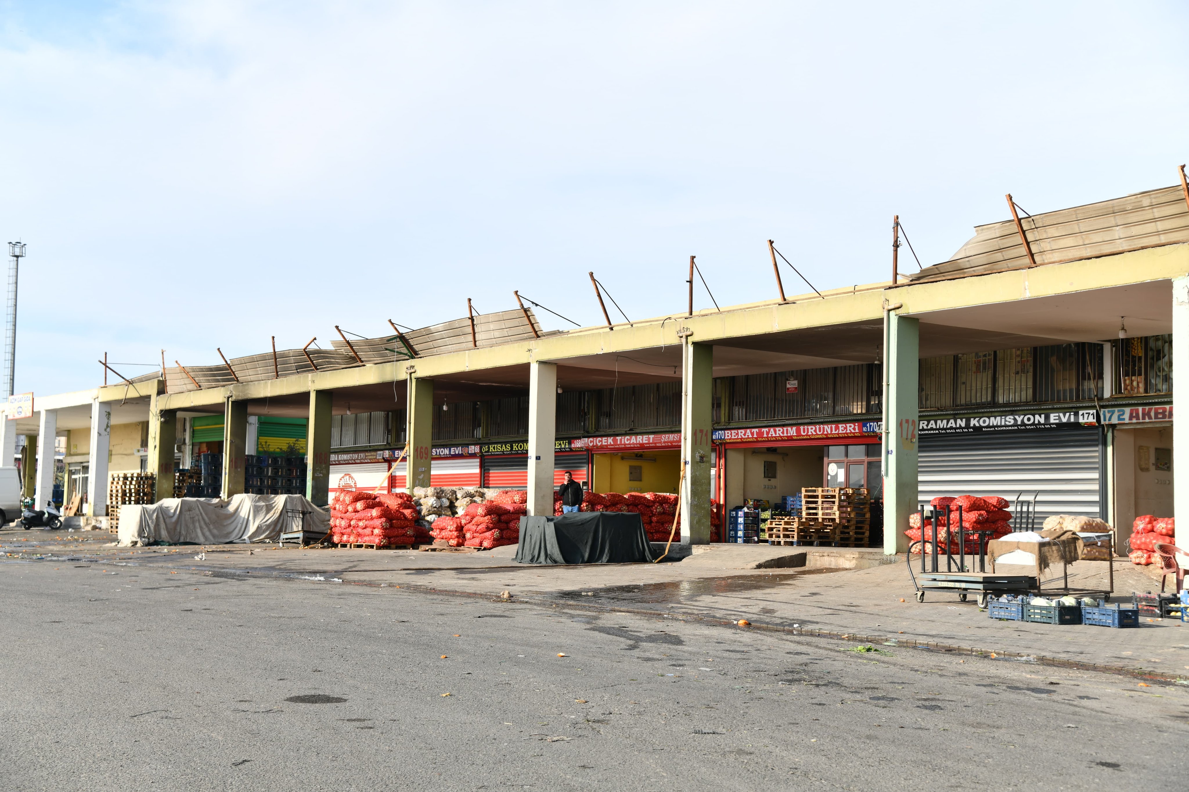 Kar Yağışı Sonrası Sahada İnceleme: Vali Şıldak Esnafla Bir Araya Geldi ...