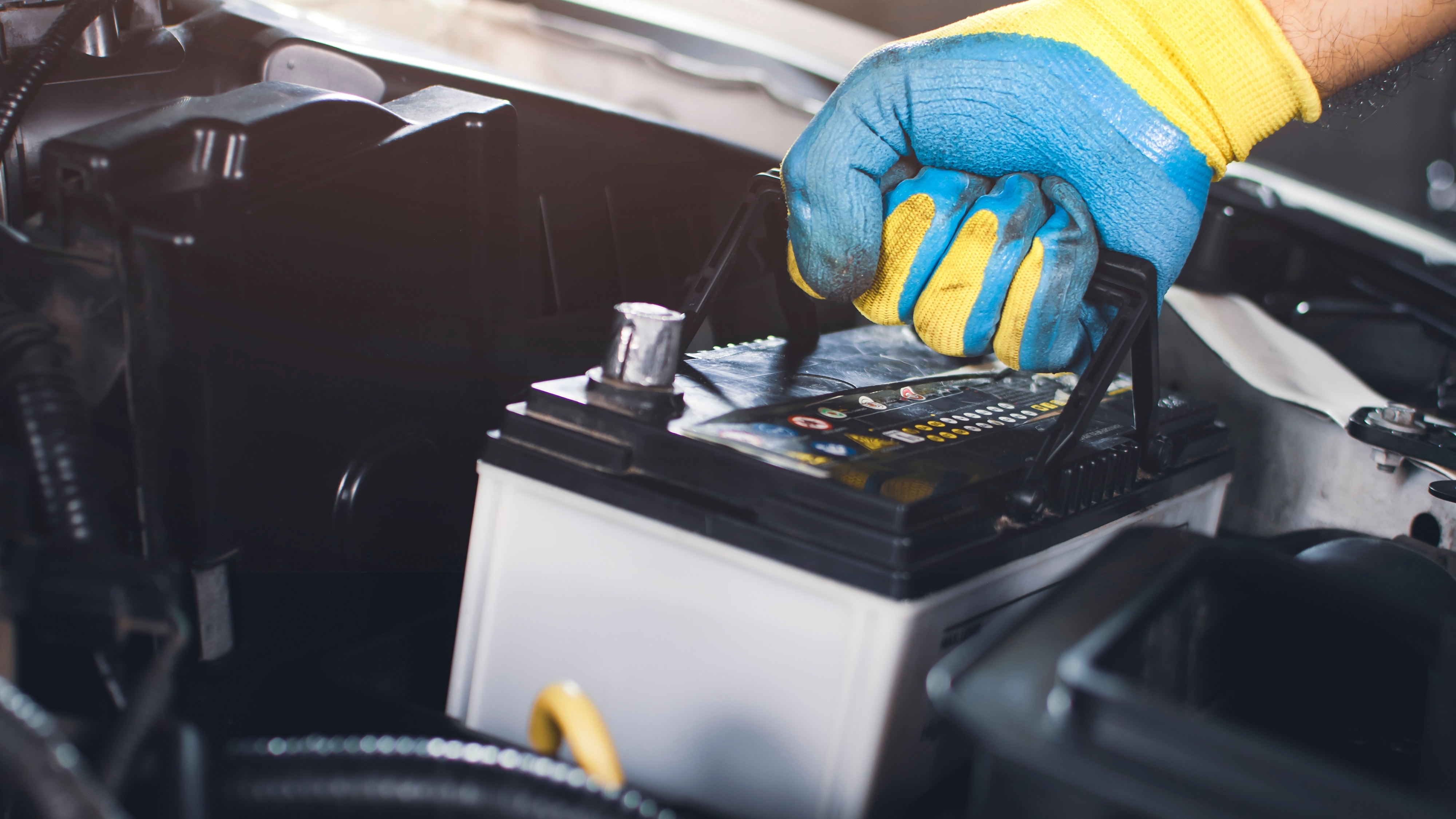 Sıfır Aracın Aküsü Neden Biter? Sıfır Arabada Akü Sorunları - Urfa ...